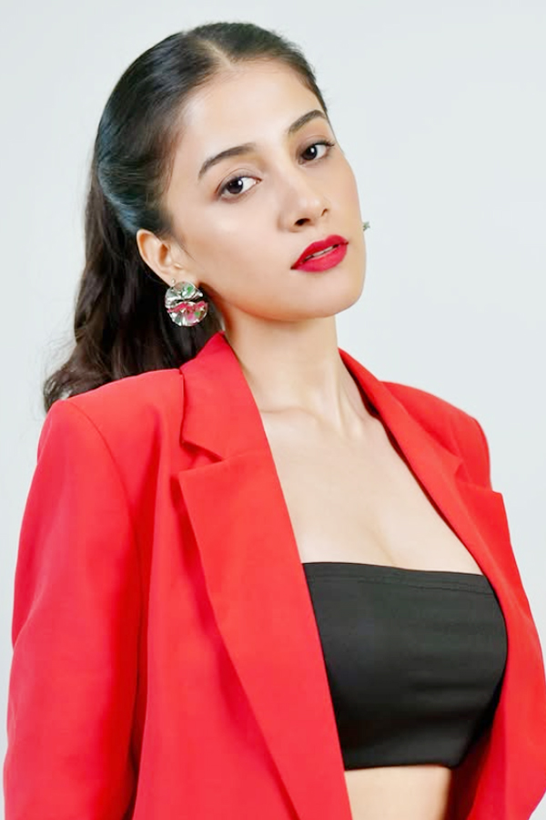 స్టైలిష్ లుక్‌లో సిమ్రాన్ శర్మ ఫొటోస్ .. డోస్ మీద డోస్ | simran sharma beautiful glam photos ...